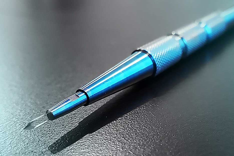 Platinum Blades vs Sapphire Blades | AEK Hair Clinic